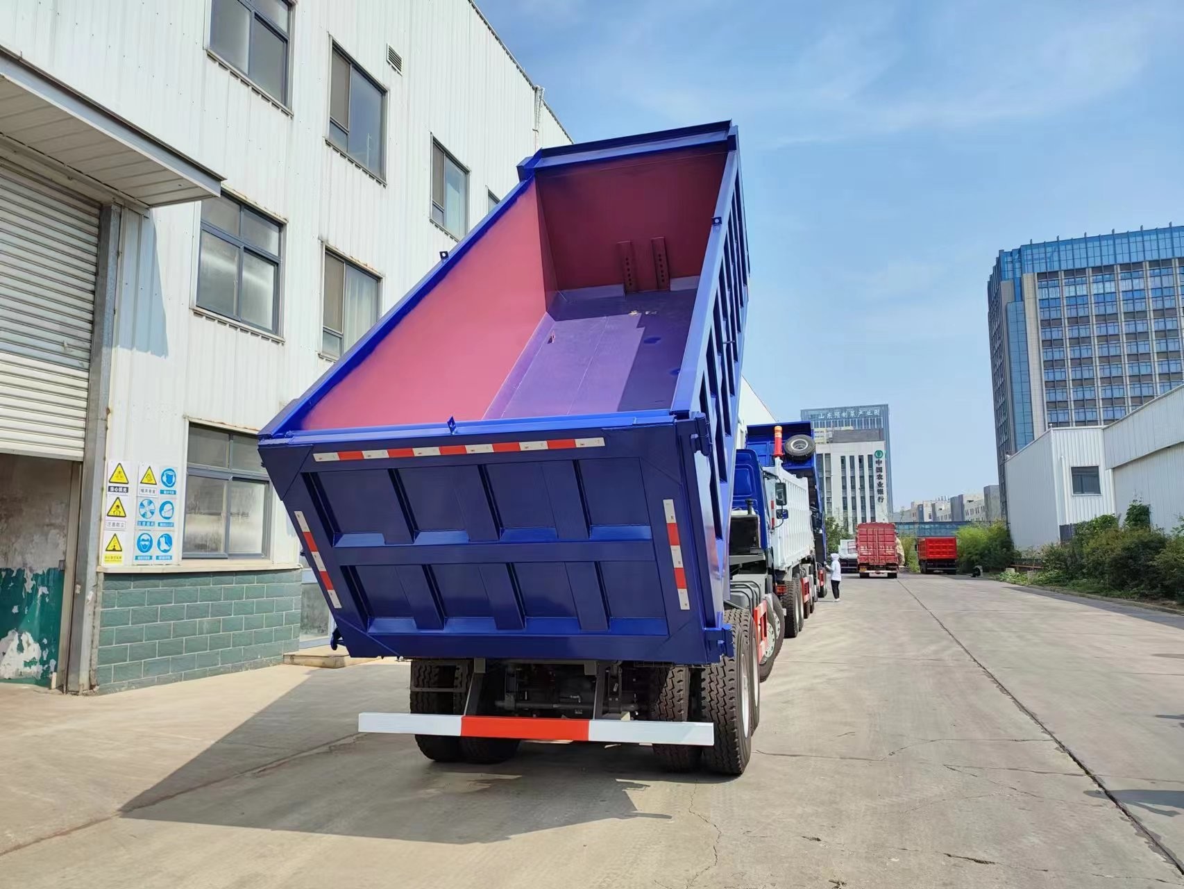 400HP lage Brandstofverbruikhowo Blauwe Tipper Dump Truck RHD 6×4 ...